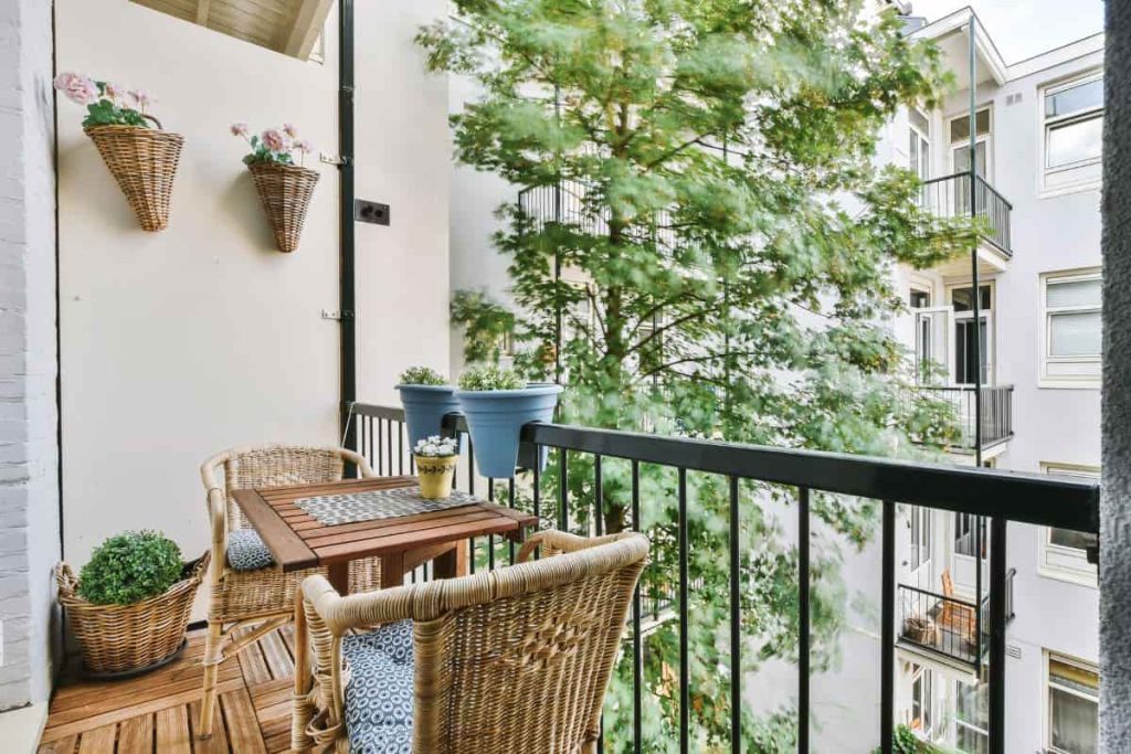 ¿Cómo decorar un balcón pequeño con encanto? Guía